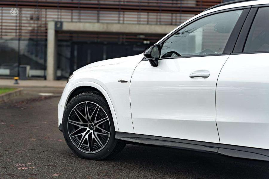 White Mercedes-Benz GLC 43 AMG 2024 in Klaipeda, with an engine capacity of 2.00 L and mileage of 41 thousand km for 54500 €, photo 14 on AUTOMOTO.COM.LV