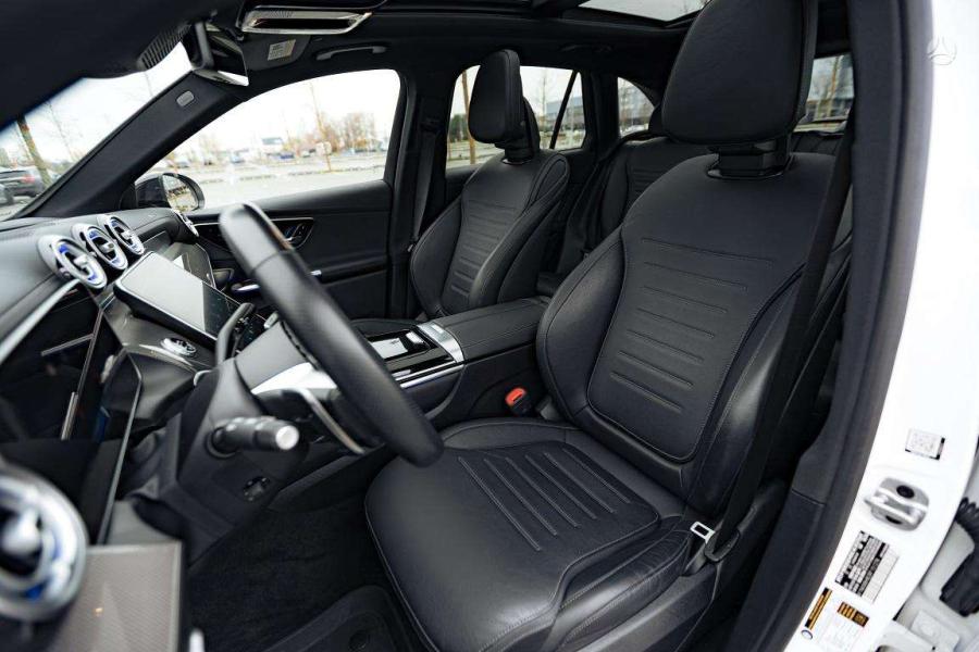 White Mercedes-Benz GLC 43 AMG 2024 in Klaipeda, with an engine capacity of 2.00 L and mileage of 41 thousand km for 54500 €, photo 18 on AUTOMOTO.COM.LV