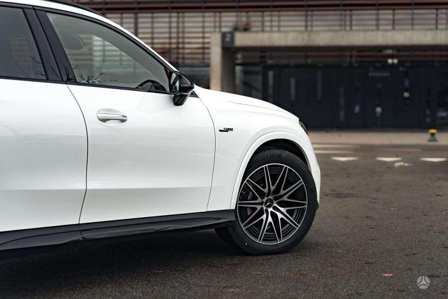 White Mercedes-Benz GLC 43 AMG 2024 in Klaipeda, with an engine capacity of 2.00 L and mileage of 41 thousand km for 54500 €, photo 20 on AUTOMOTO.COM.LV