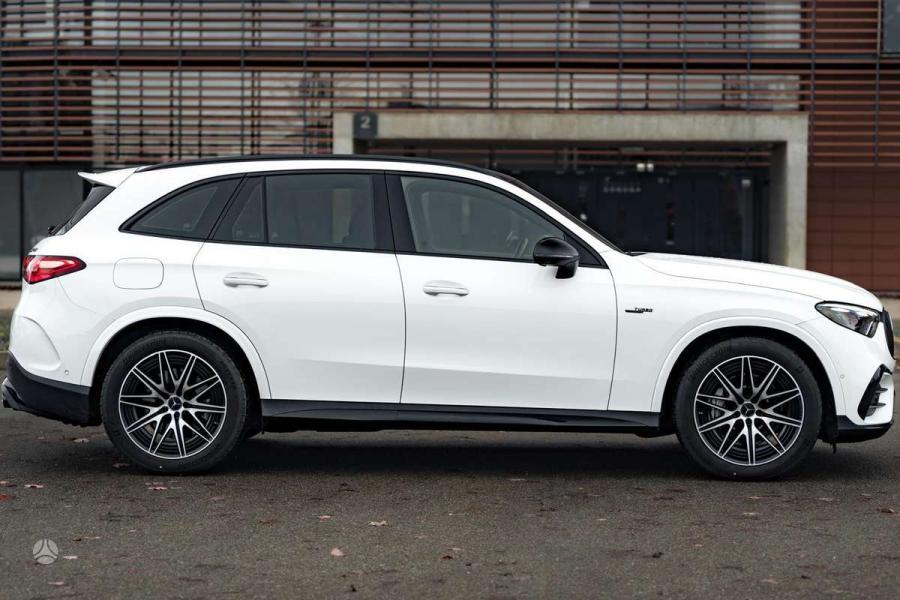 White Mercedes-Benz GLC 43 AMG 2024 in Klaipeda, with an engine capacity of 2.00 L and mileage of 41 thousand km for 54500 €, photo 41 on AUTOMOTO.COM.LV