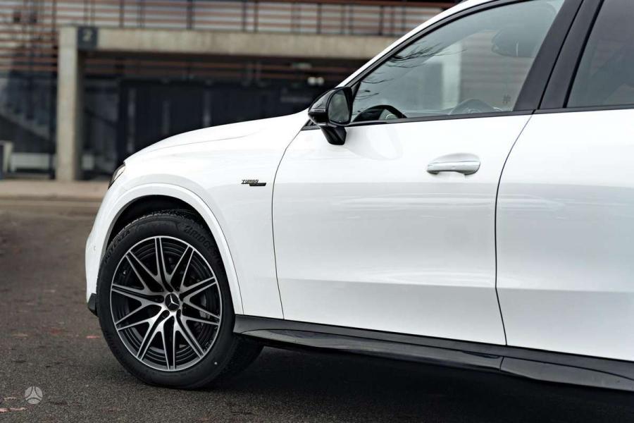 White Mercedes-Benz GLC 43 AMG 2024 in Klaipeda, with an engine capacity of 2.00 L and mileage of 41 thousand km for 54500 €, photo 42 on AUTOMOTO.COM.LV