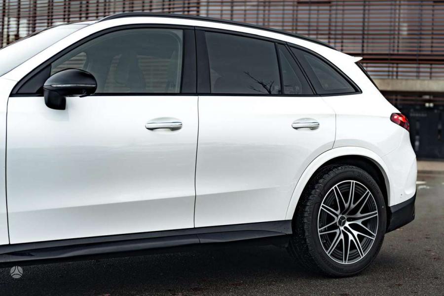 White Mercedes-Benz GLC 43 AMG 2024 in Klaipeda, with an engine capacity of 2.00 L and mileage of 41 thousand km for 54500 €, photo 43 on AUTOMOTO.COM.LV