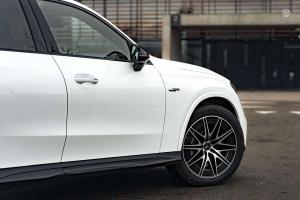 White Mercedes-Benz GLC 43 AMG 2024 in Klaipeda, with an engine capacity of 2.00 L and mileage of 41 thousand km for 54500 €, photo 45 on AUTOMOTO.COM.LV