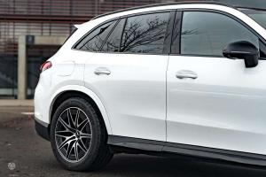 White Mercedes-Benz GLC 43 AMG 2024 in Klaipeda, with an engine capacity of 2.00 L and mileage of 41 thousand km for 54500 €, photo 49 on AUTOMOTO.COM.LV