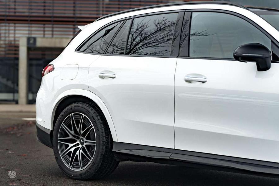 White Mercedes-Benz GLC 43 AMG 2024 in Klaipeda, with an engine capacity of 2.00 L and mileage of 41 thousand km for 54500 €, photo 49 on AUTOMOTO.COM.LV