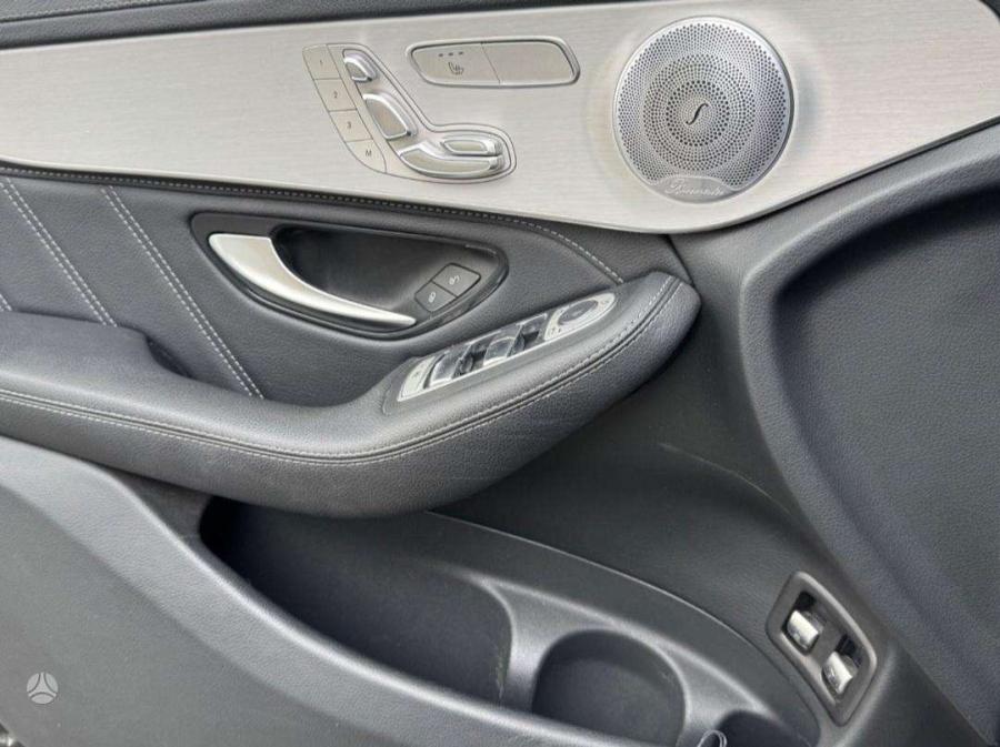 Melns Mercedes-Benz GLC 63 AMG 2019 Kauņa, ar dzinēja tilpumu 0.00 L un nobraukumu 118 tūkst. km par 34500 €, foto 32 vietnē AUTOMOTO.COM.LV