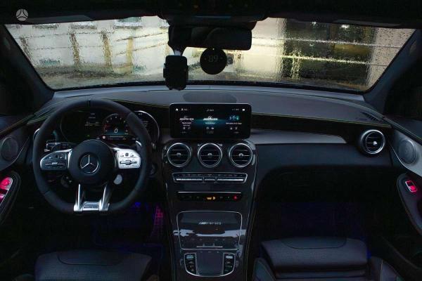Черный Мерседес GLC 63 AMG 2020 в Клайпеда, объемом двигателя 4.00 л и пробегом 45 тыс. км за 58000 €, фото 11 на AUTOMOTO.COM.LV