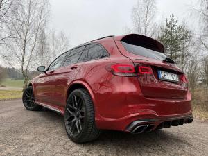 Red Mercedes-Benz GLC 63 AMG 2020 in Vilnius, with an engine capacity of 4.00 L and mileage of 67 thousand km for 56900 €, photo 4 on AUTOMOTO.COM.LV