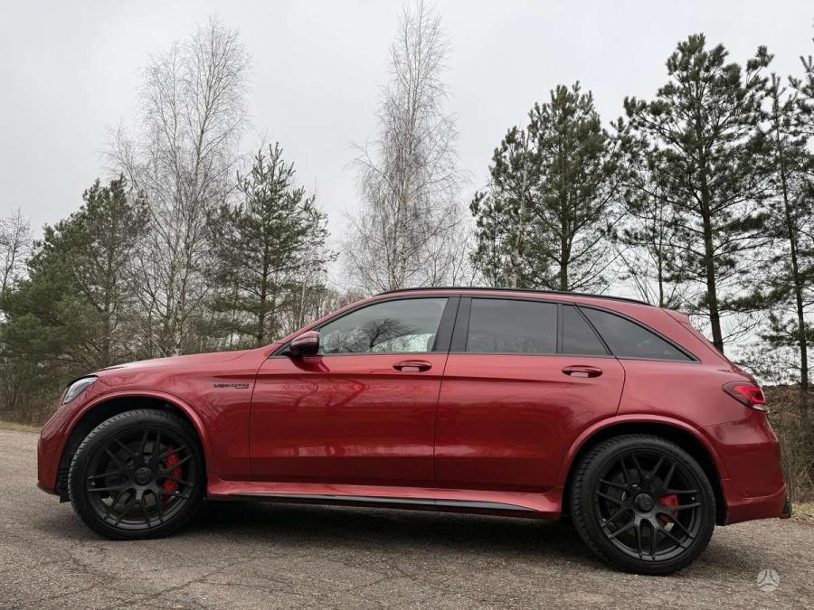 Red Mercedes-Benz GLC 63 AMG 2020 in Vilnius, with an engine capacity of 4.00 L and mileage of 67 thousand km for 56900 €, photo 5 on AUTOMOTO.COM.LV