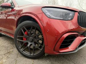 Red Mercedes-Benz GLC 63 AMG 2020 in Vilnius, with an engine capacity of 4.00 L and mileage of 67 thousand km for 56900 €, photo 6 on AUTOMOTO.COM.LV