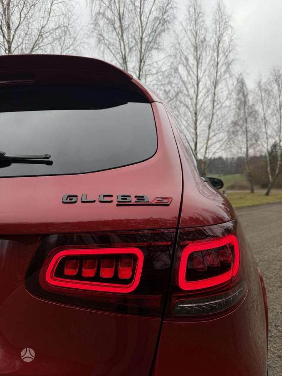 Red Mercedes-Benz GLC 63 AMG 2020 in Vilnius, with an engine capacity of 4.00 L and mileage of 67 thousand km for 56900 €, photo 8 on AUTOMOTO.COM.LV