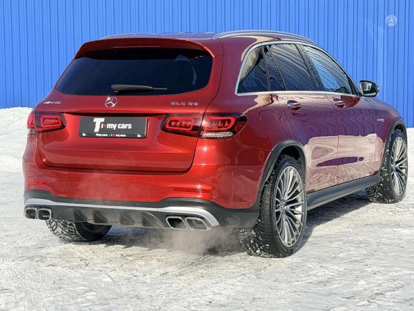 Sarkans Mercedes-Benz GLC 63 AMG 2020 Kauņa, ar dzinēja tilpumu 3.98 L un nobraukumu 88 tūkst. km par 54900 €, foto 2 vietnē AUTOMOTO.COM.LV