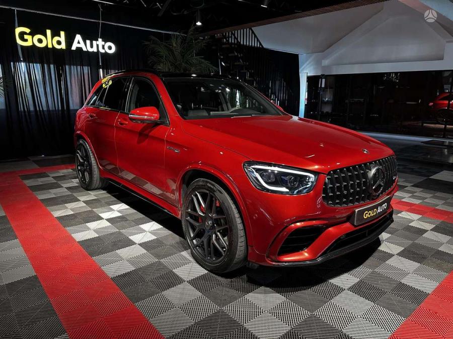 Sarkans Mercedes-Benz GLC 63 AMG 2020 Viļņa, ar dzinēja tilpumu 3.98 L un nobraukumu 70 tūkst. km par 51900 €, foto 3 vietnē AUTOMOTO.COM.LV