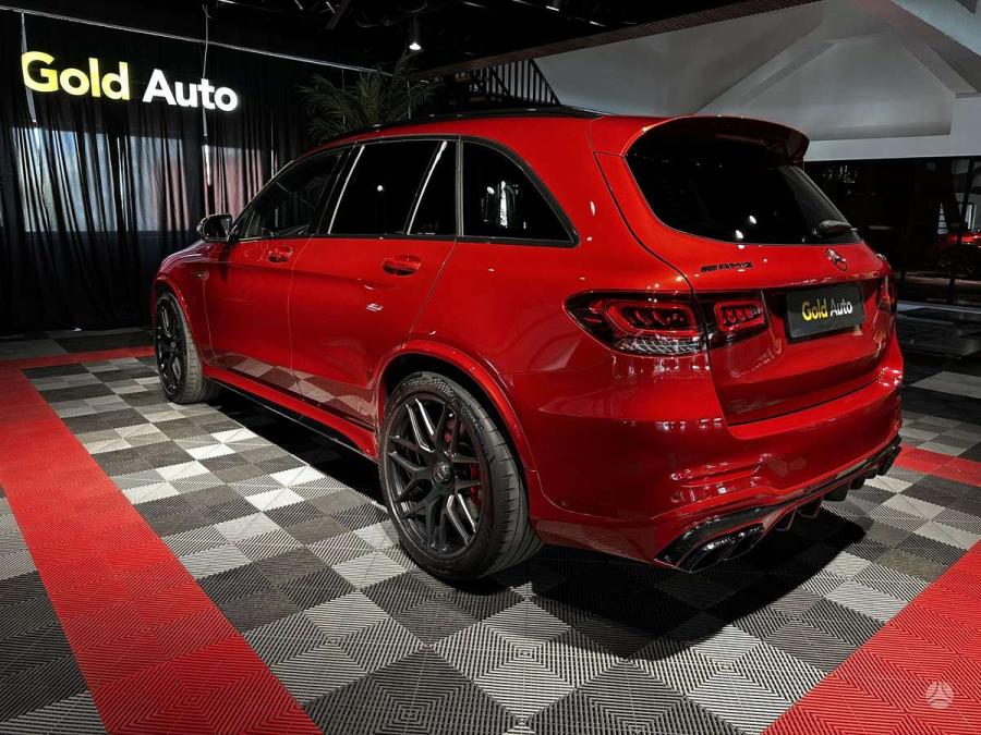 Sarkans Mercedes-Benz GLC 63 AMG 2020 Viļņa, ar dzinēja tilpumu 3.98 L un nobraukumu 70 tūkst. km par 51900 €, foto 5 vietnē AUTOMOTO.COM.LV