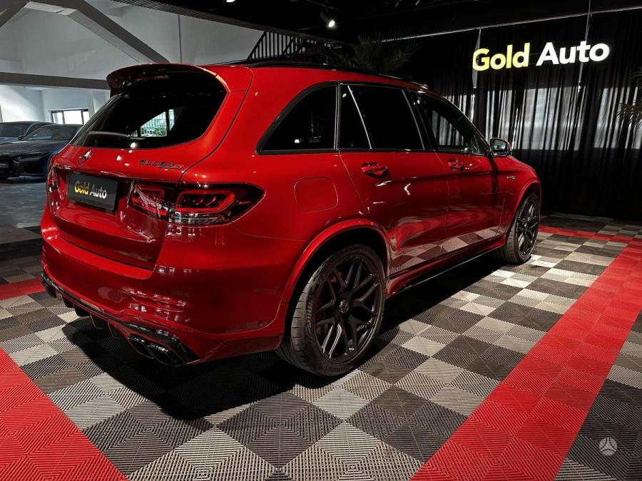 Sarkans Mercedes-Benz GLC 63 AMG 2020 Viļņa, ar dzinēja tilpumu 3.98 L un nobraukumu 70 tūkst. km par 51900 €, foto 6 vietnē AUTOMOTO.COM.LV