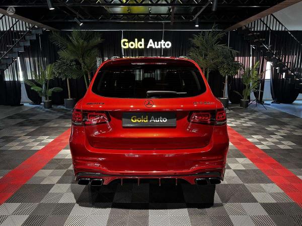 Красный Мерседес GLC 63 AMG 2020 в Вильнюс, объемом двигателя 3.98 л и пробегом 70 тыс. км за 51900 €, фото 6 на AUTOMOTO.COM.LV