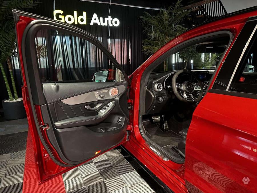 Sarkans Mercedes-Benz GLC 63 AMG 2020 Viļņa, ar dzinēja tilpumu 3.98 L un nobraukumu 70 tūkst. km par 51900 €, foto 10 vietnē AUTOMOTO.COM.LV