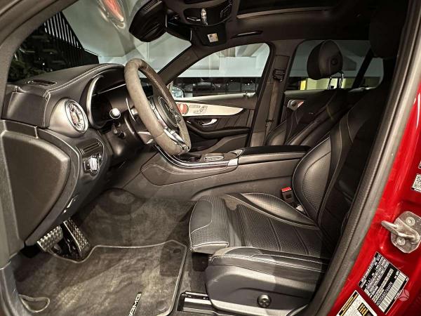 Красный Мерседес GLC 63 AMG 2020 в Вильнюс, объемом двигателя 3.98 л и пробегом 70 тыс. км за 51900 €, фото 10 на AUTOMOTO.COM.LV