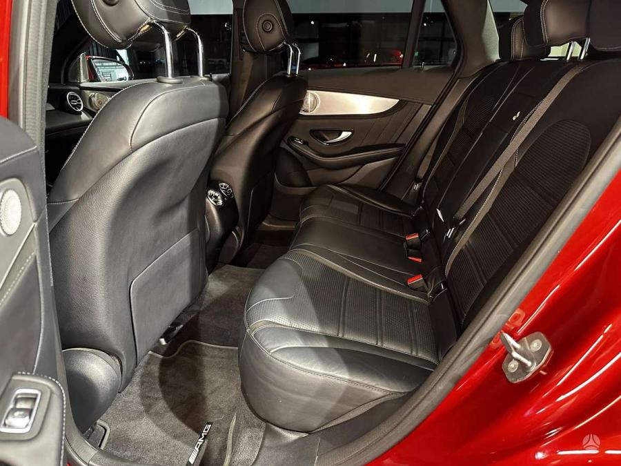 Sarkans Mercedes-Benz GLC 63 AMG 2020 Viļņa, ar dzinēja tilpumu 3.98 L un nobraukumu 70 tūkst. km par 51900 €, foto 13 vietnē AUTOMOTO.COM.LV