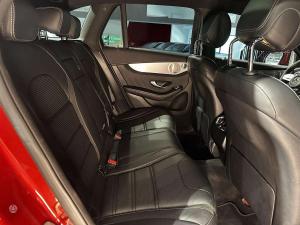 Sarkans Mercedes-Benz GLC 63 AMG 2020 Viļņa, ar dzinēja tilpumu 3.98 L un nobraukumu 70 tūkst. km par 51900 €, foto 16 vietnē AUTOMOTO.COM.LV