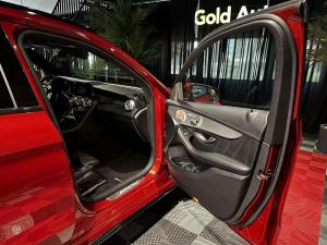Sarkans Mercedes-Benz GLC 63 AMG 2020 Viļņa, ar dzinēja tilpumu 3.98 L un nobraukumu 70 tūkst. km par 51900 €, foto 17 vietnē AUTOMOTO.COM.LV