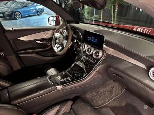 Sarkans Mercedes-Benz GLC 63 AMG 2020 Viļņa, ar dzinēja tilpumu 3.98 L un nobraukumu 70 tūkst. km par 51900 €, foto 19 vietnē AUTOMOTO.COM.LV