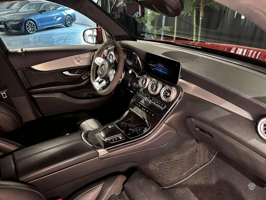 Sarkans Mercedes-Benz GLC 63 AMG 2020 Viļņa, ar dzinēja tilpumu 3.98 L un nobraukumu 70 tūkst. km par 51900 €, foto 19 vietnē AUTOMOTO.COM.LV