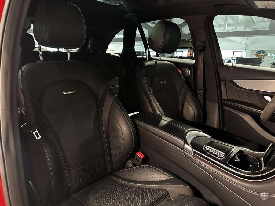 Sarkans Mercedes-Benz GLC 63 AMG 2020 Viļņa, ar dzinēja tilpumu 3.98 L un nobraukumu 70 tūkst. km par 51900 €, foto 20 vietnē AUTOMOTO.COM.LV