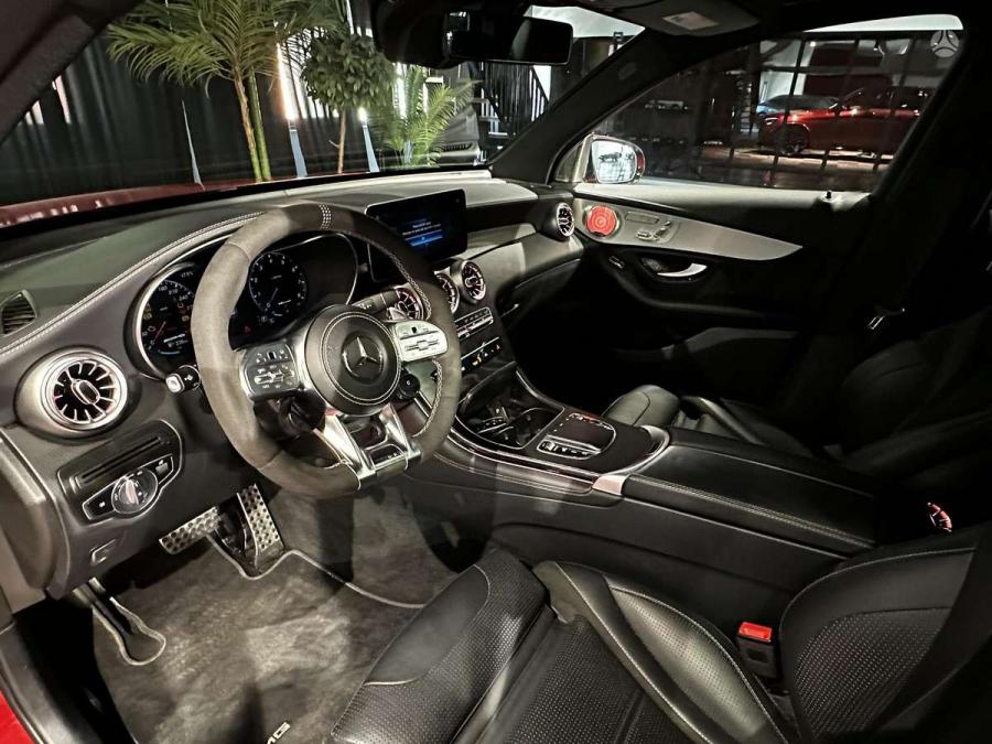 Sarkans Mercedes-Benz GLC 63 AMG 2020 Viļņa, ar dzinēja tilpumu 3.98 L un nobraukumu 70 tūkst. km par 51900 €, foto 21 vietnē AUTOMOTO.COM.LV