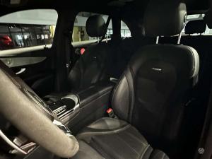 Sarkans Mercedes-Benz GLC 63 AMG 2020 Viļņa, ar dzinēja tilpumu 3.98 L un nobraukumu 70 tūkst. km par 51900 €, foto 22 vietnē AUTOMOTO.COM.LV