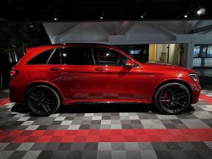Sarkans Mercedes-Benz GLC 63 AMG 2020 Viļņa, ar dzinēja tilpumu 3.98 L un nobraukumu 70 tūkst. km par 51900 €, foto 25 vietnē AUTOMOTO.COM.LV