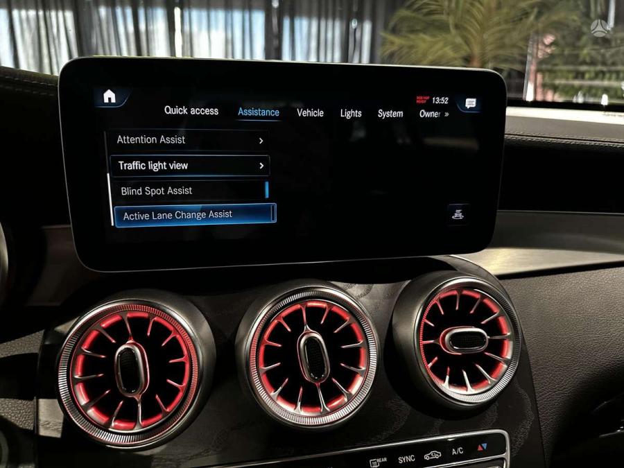 Sarkans Mercedes-Benz GLC 63 AMG 2020 Viļņa, ar dzinēja tilpumu 3.98 L un nobraukumu 70 tūkst. km par 51900 €, foto 31 vietnē AUTOMOTO.COM.LV