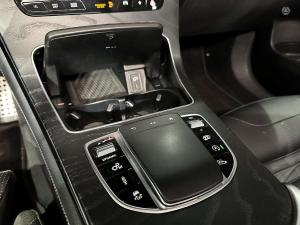 Sarkans Mercedes-Benz GLC 63 AMG 2020 Viļņa, ar dzinēja tilpumu 3.98 L un nobraukumu 70 tūkst. km par 51900 €, foto 41 vietnē AUTOMOTO.COM.LV