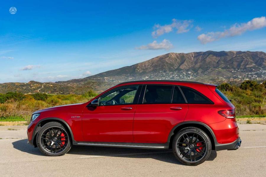 Red Mercedes-Benz GLC 63 AMG 2022 in Vilnius, with an engine capacity of 3.98 L and mileage of 50 thousand km for 59999 €, photo 4 on AUTOMOTO.COM.LV