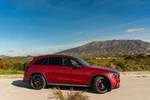 Red Mercedes-Benz GLC 63 AMG 2022 in Vilnius, with an engine capacity of 3.98 L and mileage of 50 thousand km for 59999 €, photo 5 on AUTOMOTO.COM.LV