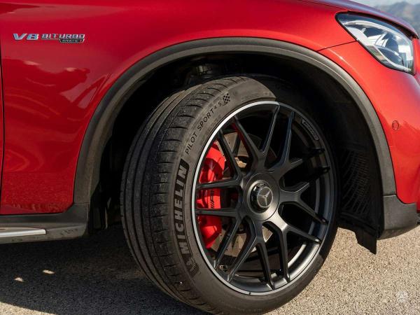 Red Mercedes-Benz GLC 63 AMG 2022 in Vilnius, with an engine capacity of 3.98 L and mileage of 50 thousand km for 59999 €, photo 6 on AUTOMOTO.COM.LV