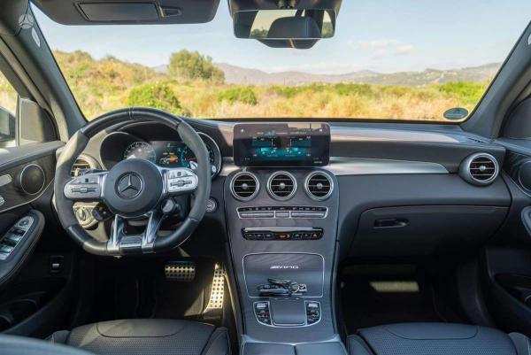 Red Mercedes-Benz GLC 63 AMG 2022 in Vilnius, with an engine capacity of 3.98 L and mileage of 50 thousand km for 59999 €, photo 11 on AUTOMOTO.COM.LV