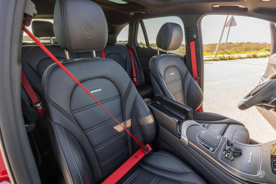 Red Mercedes-Benz GLC 63 AMG 2022 in Vilnius, with an engine capacity of 3.98 L and mileage of 50 thousand km for 59999 €, photo 13 on AUTOMOTO.COM.LV