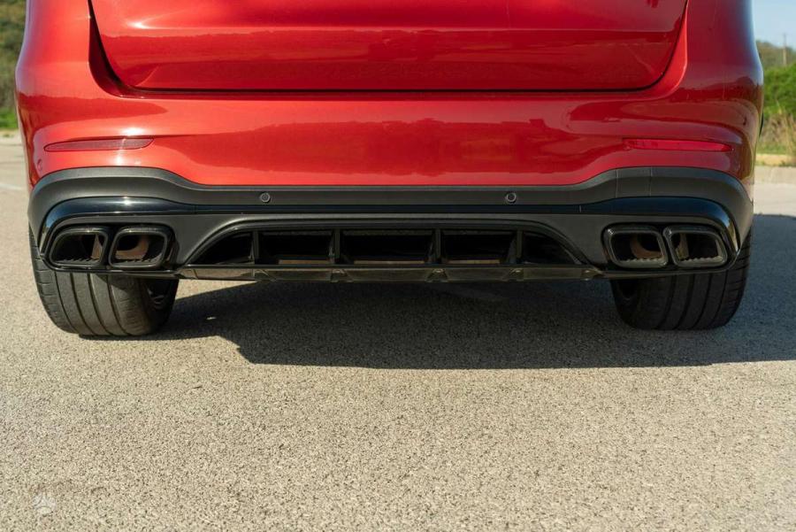 Red Mercedes-Benz GLC 63 AMG 2022 in Vilnius, with an engine capacity of 3.98 L and mileage of 50 thousand km for 59999 €, photo 30 on AUTOMOTO.COM.LV
