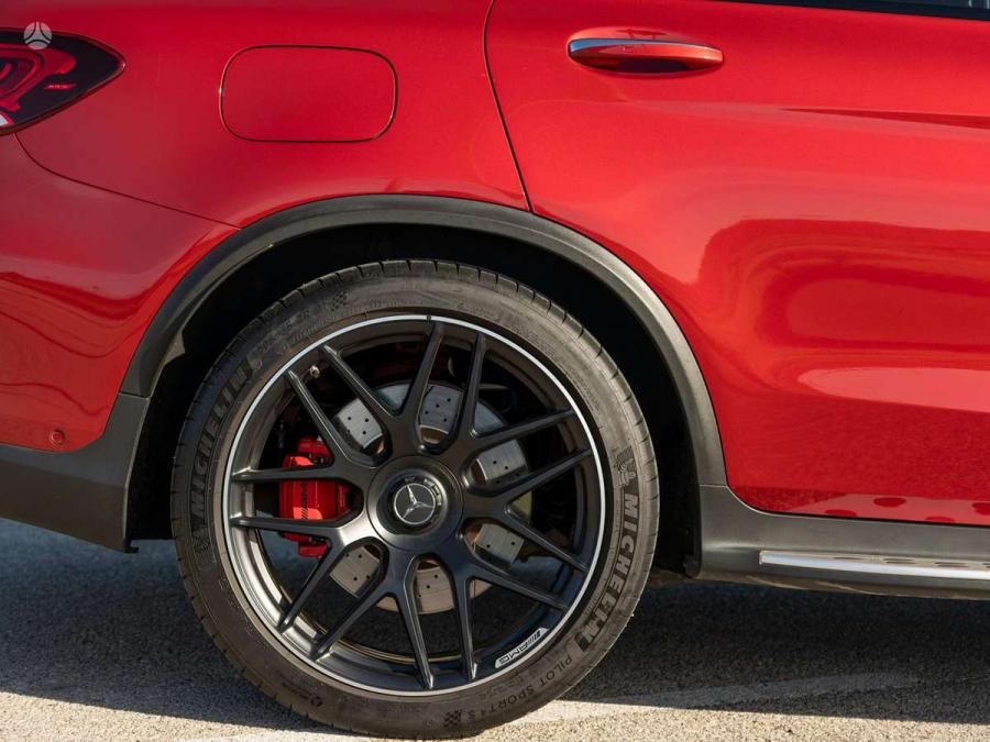 Red Mercedes-Benz GLC 63 AMG 2022 in Vilnius, with an engine capacity of 3.98 L and mileage of 50 thousand km for 59999 €, photo 33 on AUTOMOTO.COM.LV
