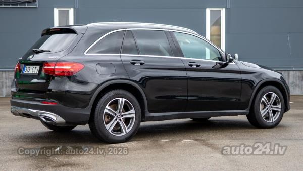 Melns Mercedes-Benz GLC-Class 2017 Tallina, ar dzinēja tilpumu 2.10 L un nobraukumu 211 tūkst. km par 19900 €, foto 4 vietnē AUTOMOTO.COM.LV
