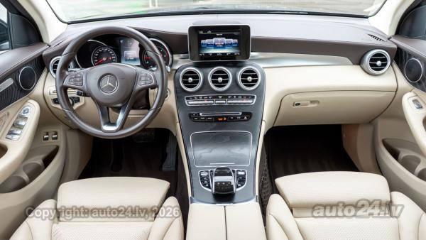 Melns Mercedes-Benz GLC-Class 2017 Tallina, ar dzinēja tilpumu 2.10 L un nobraukumu 211 tūkst. km par 19900 €, foto 6 vietnē AUTOMOTO.COM.LV