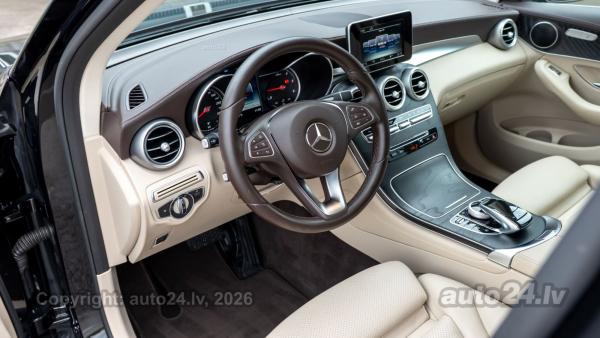 Melns Mercedes-Benz GLC-Class 2017 Tallina, ar dzinēja tilpumu 2.10 L un nobraukumu 211 tūkst. km par 19900 €, foto 7 vietnē AUTOMOTO.COM.LV