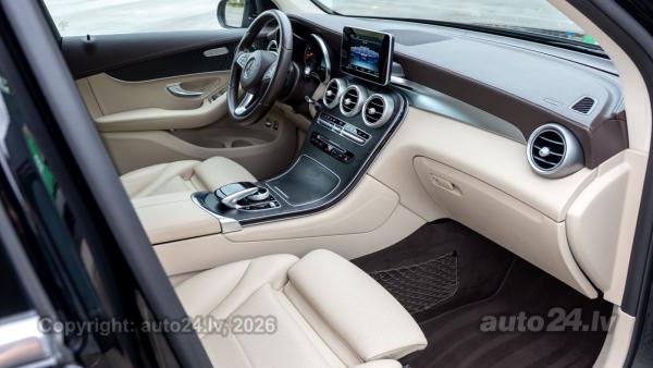 Melns Mercedes-Benz GLC-Class 2017 Tallina, ar dzinēja tilpumu 2.10 L un nobraukumu 211 tūkst. km par 19900 €, foto 9 vietnē AUTOMOTO.COM.LV