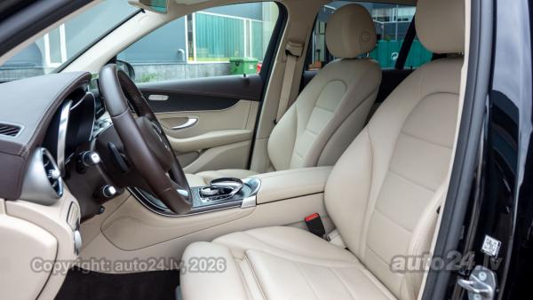 Melns Mercedes-Benz GLC-Class 2017 Tallina, ar dzinēja tilpumu 2.10 L un nobraukumu 211 tūkst. km par 19900 €, foto 10 vietnē AUTOMOTO.COM.LV