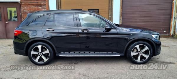 Black Mercedes-Benz GLC-Class 2018 in Tallinn, with an engine capacity of 2.10 L and mileage of 178 thousand km for 25890 €, photo 4 on AUTOMOTO.COM.LV