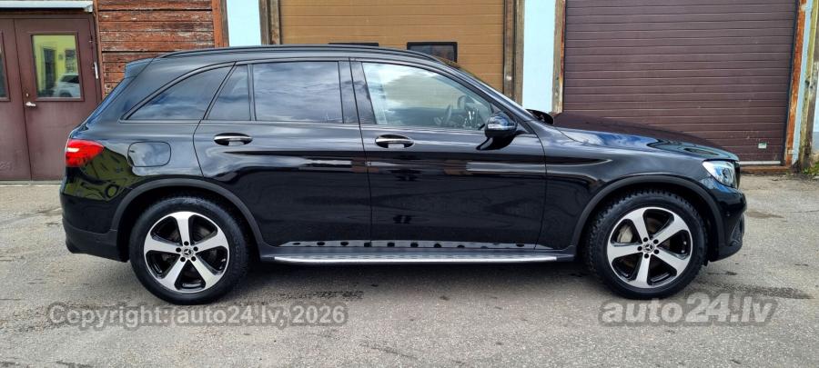 Black Mercedes-Benz GLC-Class 2018 in Tallinn, with an engine capacity of 2.10 L and mileage of 178 thousand km for 25890 €, photo 5 on AUTOMOTO.COM.LV