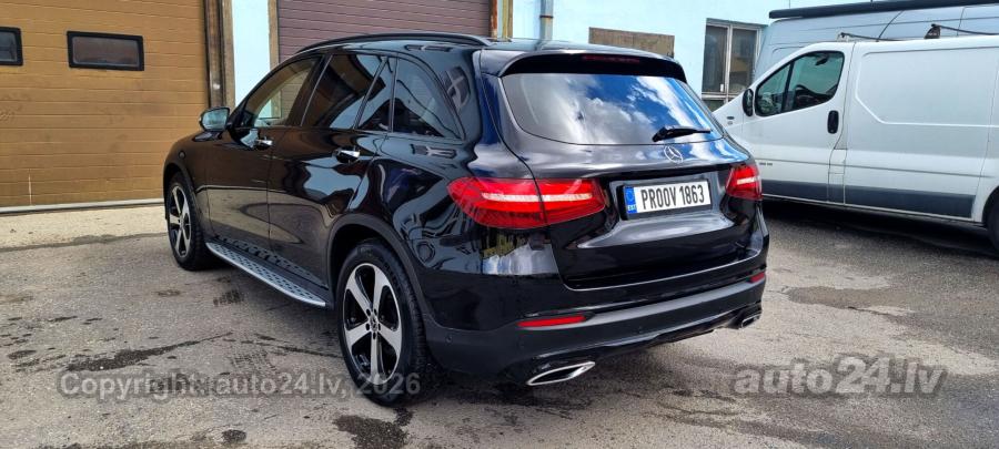 Black Mercedes-Benz GLC-Class 2018 in Tallinn, with an engine capacity of 2.10 L and mileage of 178 thousand km for 25890 €, photo 7 on AUTOMOTO.COM.LV