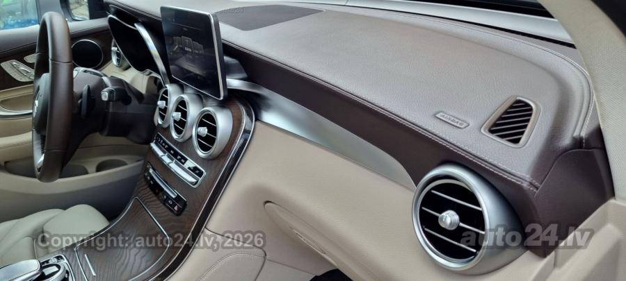 Black Mercedes-Benz GLC-Class 2018 in Tallinn, with an engine capacity of 2.10 L and mileage of 178 thousand km for 25890 €, photo 20 on AUTOMOTO.COM.LV