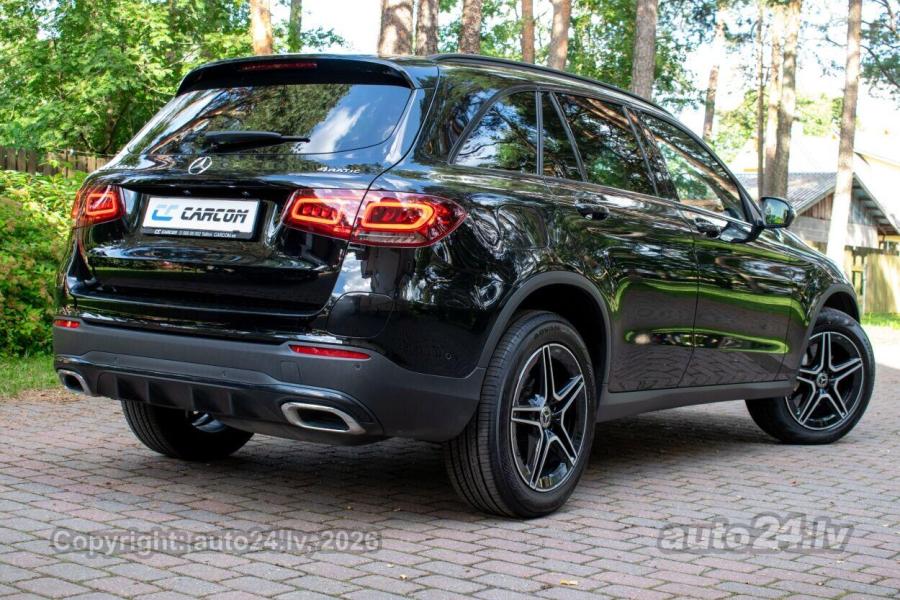 Melns Mercedes-Benz GLC-Class 2021 Tallina, ar dzinēja tilpumu 2.00 L un nobraukumu 107 tūkst. km par 35990 €, foto 2 vietnē AUTOMOTO.COM.LV
